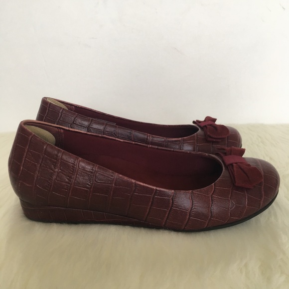 Vionic | Shoes | Vionic Merlot Shoes Size 75 | Poshmark